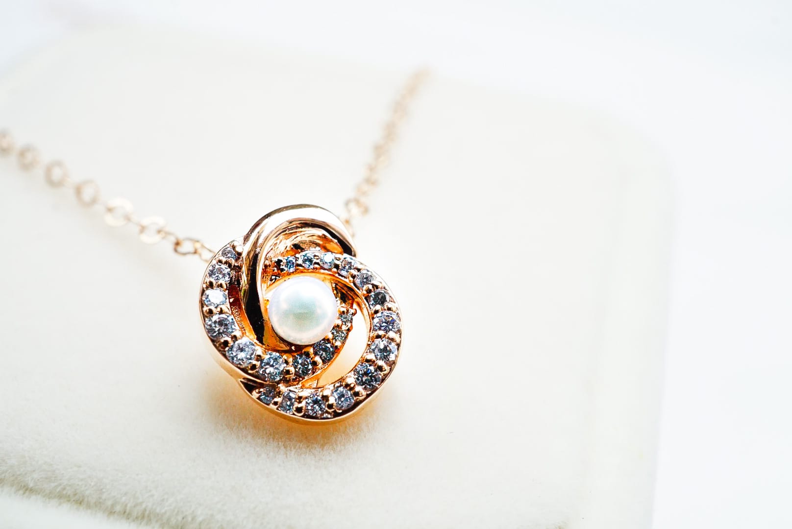 Lustrous Swirl Pearl Pendant - Ceylon Artisans