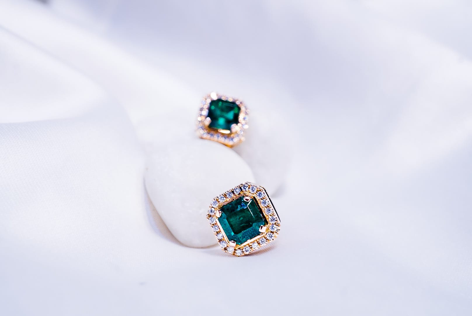Lavish Emerald Array Earrings - Ceylon Artisans